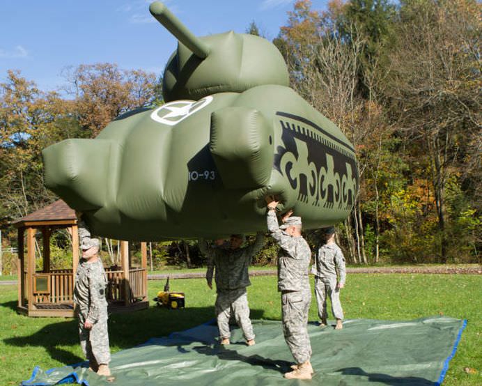 IMAGINI inedite cu ARMATA FANTOMA care l-a pacalit pe HITLER in Al ...